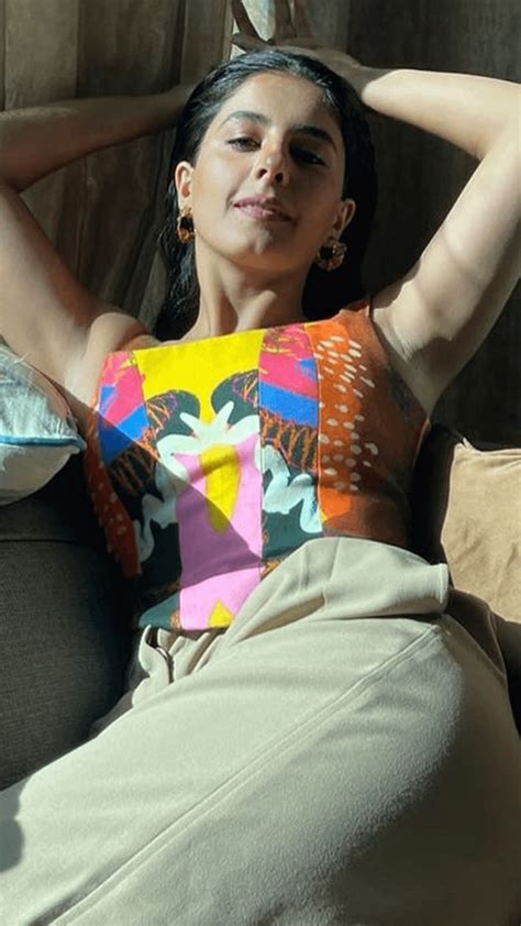 Tabassum Fatima Hashmi Aka Tabu Exposing The Dusky Clean Put Rbollyarm