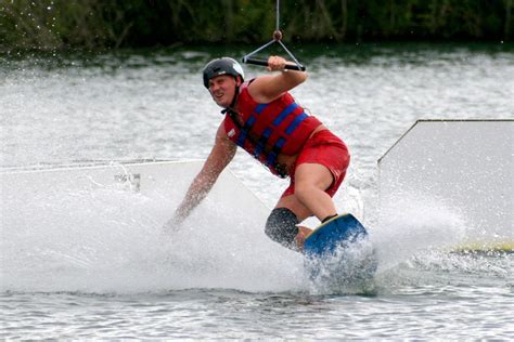 VIDEO Aux Portes Du Mans Wake Paradise Est Le Paradis Des Surfeurs