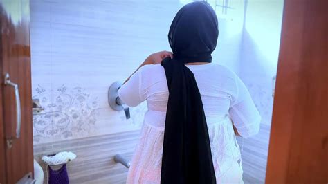 I Fuck My Saudi Stepsister When She Showring In Bathroom 7 Pics