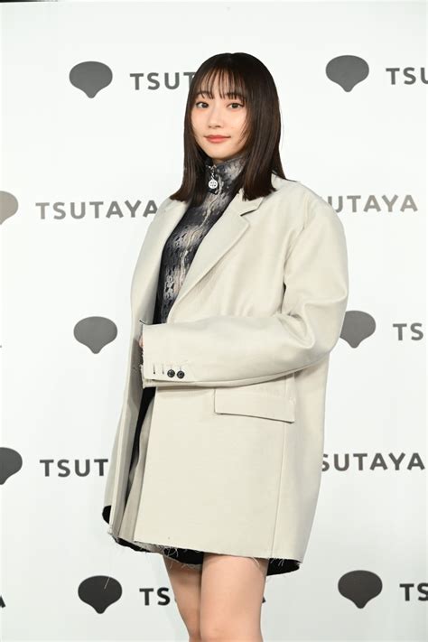 📸 画像：『武田玲奈10周年記念写真集 Sisu』（東京ニュース通信社刊）｜武田玲奈、10周年記念写真集『sisu』への想い「また新しい一面を