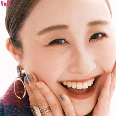 元宝塚歌劇団・花組娘役スター【音くり寿】リピ買いのプチプラコスメ続々！セルフメイク・愛用品を披露！【元タカラジェンヌ特集！】｜美容メディア