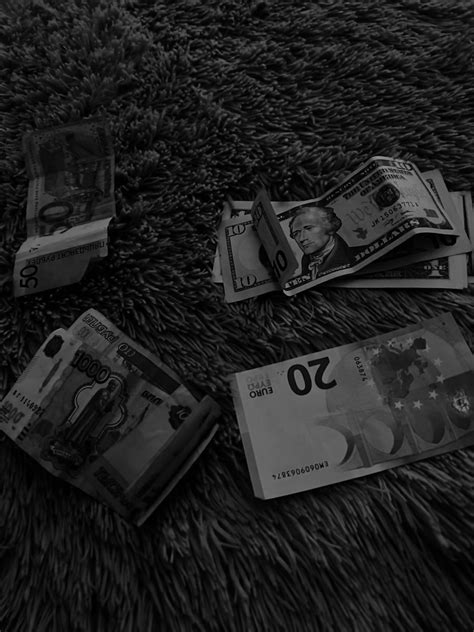 Деньги доллары евро рубль 2025