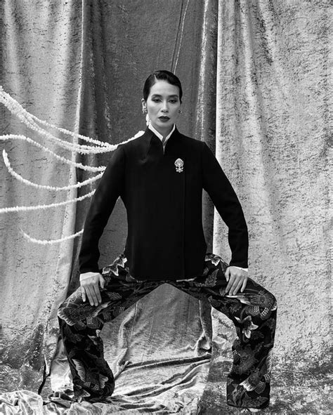 Mengenal Kebaya Janggan Kebaya Jeng Yah Si Gadis Kretek Yang Anggun