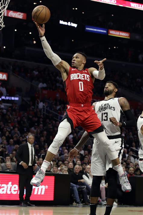 【nba】韦少哈登合轰六十八分 火箭反胜快艇 星岛日报
