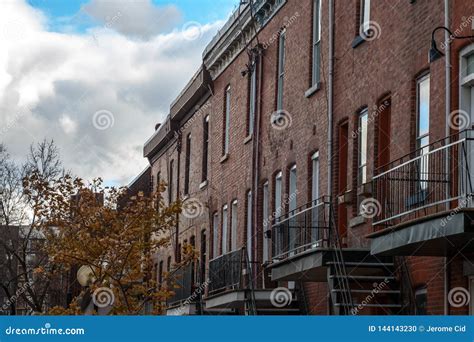 Fachadas De Los Edificios Residenciales Norteamericanos Tradicionales