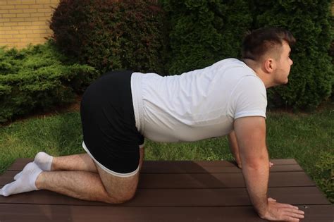 Ilustração De Exercícios Para Dor Nas Costas Foto Premium