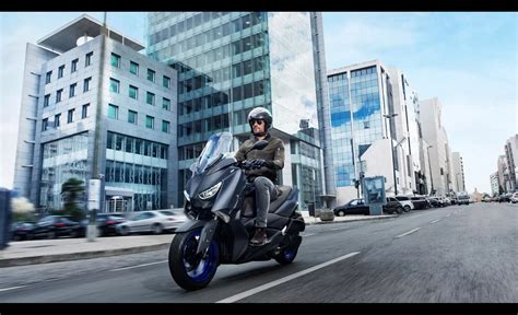 Yamaha Xmax 300 2022 Vs Bmw C 400 X 2025