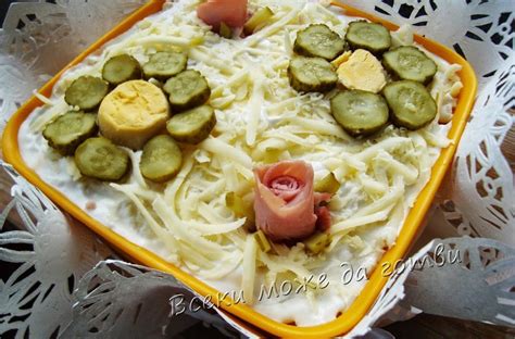 Салата с картофи варени яйца и кисели краставички Всеки може да готви