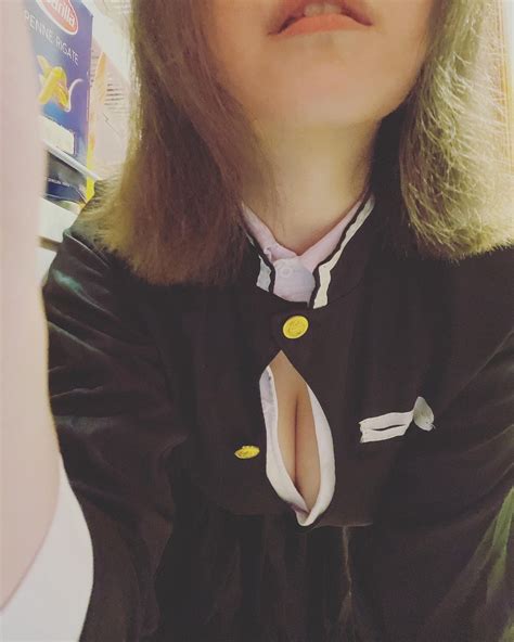 台f Cup網紅開水小姐 試穿「拼接開胸衣」體現「現實跟理想的差距」：這會被警察抓走！ 深夜清酒梳打 大娛樂家 Fanpiece