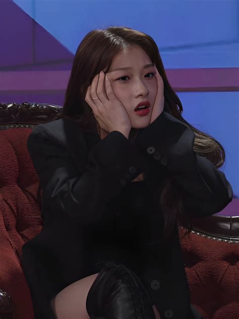 Fromis9 Community Post 한 살 늘었션