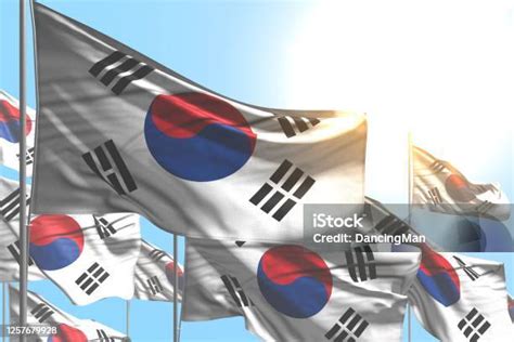 좋은 독립 기념일 플래그 3d 일러스트 많은 대한민국 깃발이 푸른 하늘을 배경으로 흔들고 있다 한국에 대한 스톡 사진 및 기타