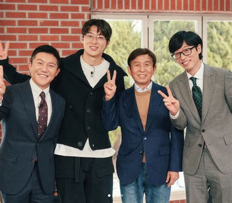 조규성 조세호 부친과 인증샷…웃음 참는 유재석 폭소[n샷] 네이트 뉴스