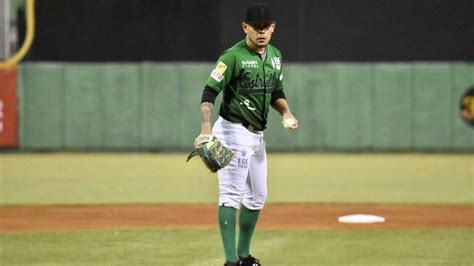 Andy Otero Con Joya De Pitcheo Para Las Estrellas Orientales