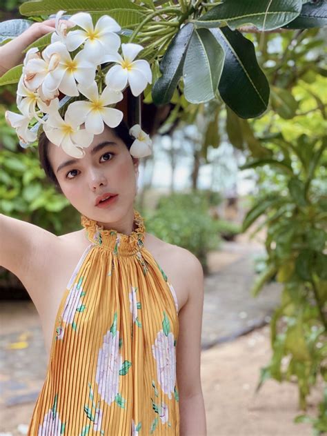 Nữ sinh xinh đẹp bị chụp lén trong thư viện Rich Kid có thu nhập khủng
