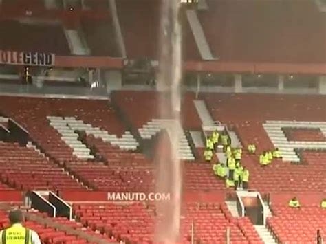 Why Manchester United Are Unable To Fix Leaky Old Trafford Roof Mid