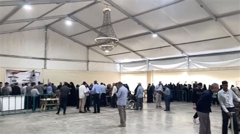 صف مرحله دوم انتخابات ریاست‌جمهوری ایران در باب‌القبله حرم امام حسین ع