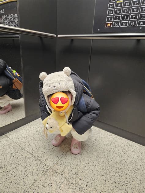 블라인드 육아 난 앉아서 찍을테니 넌 서있으라고