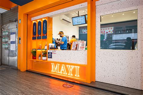 Mayi滿溢 桃園中平店｜桃園市區食記｜新開幕的特色手搖飲品，品項多元風情萬種，凍飲口味有創意，近桃園市立游泳池以及仲平黃昏市場 卡爾茗