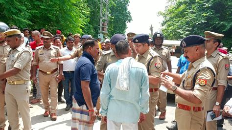गोरखपुर के बड़हलगंज में अश्लील गाने को बजाने को लेकर खूनी खेल Newswatch18