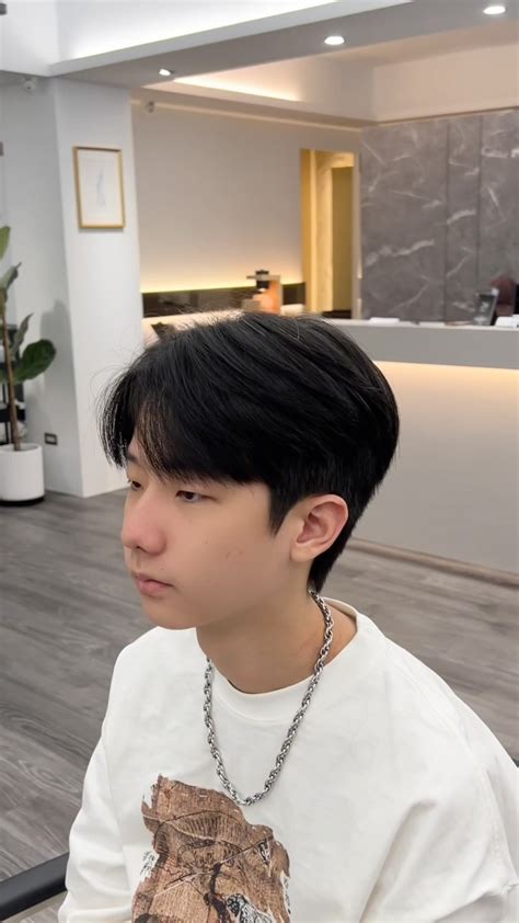 髮參道·純粹｜ 台北髮型師｜男生髮型｜韓系燙髮｜服貼燙｜ 客人想換造型 那就來個前刺🦔 男生髮型 男生燙髮 男士理髮 服貼燙 台北髮廊 大安區 韓系髮型 男生剪髮 壓貼燙