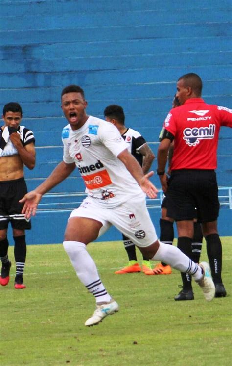 Nacional de Muriaé fecha atacante Igor Bádio para o Módulo 2