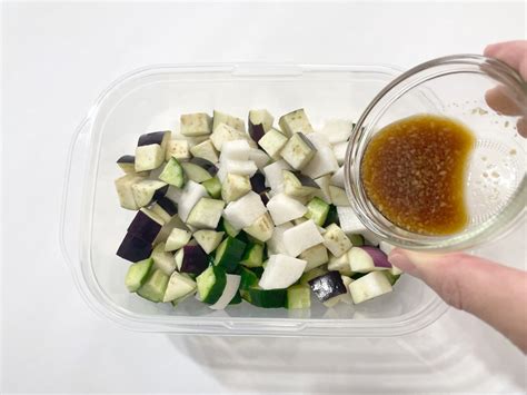 長芋・きゅうり・ナス・大葉を切って調味料とあえるだけ。夕食時にあっという間につくれるレシピ