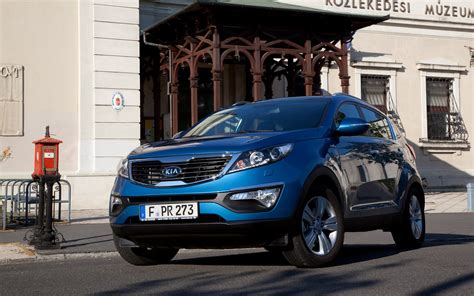 Фото обои Синий Kia Sportage, Киа Спортейдж, улица, музей, архитектура ...