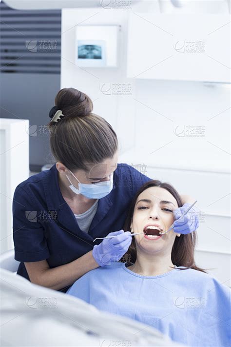 病人女性牙科诊所口腔卫生专门技术健康保健专业人员牙医女人人的牙齿