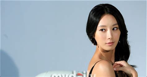 베복 김이지 화보촬영 섹시한 눈빛에 빠져봐요[md 포토]