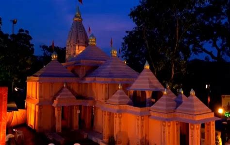 Ram Mandir Ganesh Pandal अयोध्या के राम मंदिर की थीम पर यहां बना गणेश