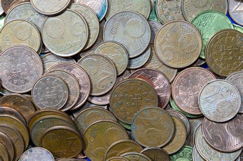 여러 유로 센트 동전 서로의 상단에 쌓여 흐리게 이미지 1 센트에 대한 스톡 사진 및 기타 이미지 1 센트 유럽 연합 통화 유럽연합 화폐 단위 Istock