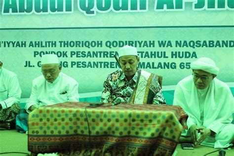 Berjalan Hikmat Rangkaian Peringatan Maulid Nabi SAW Dan Haul Syeikh