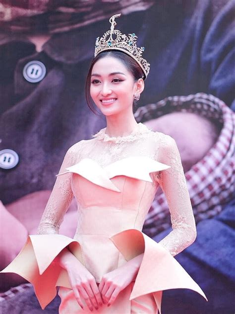 មិនមើលនឹងភ្នែក នេះជាចរិតល្អ វត្តី ចេះជួយឱនរៀបសំពត់ដល់ ហ្សាណា មានវីដេអូ Khmerload Cambodia