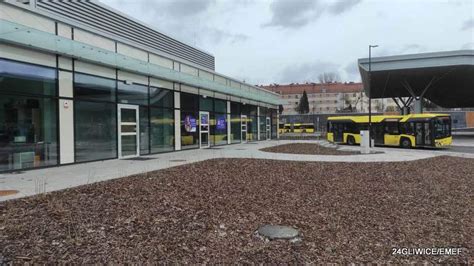 Lokale w centrum przesiadkowym wciąż stoją puste Będzie próba