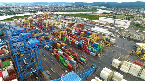 Porto de Navegantes bate recorde de 11 milhões de TEU movimentados
