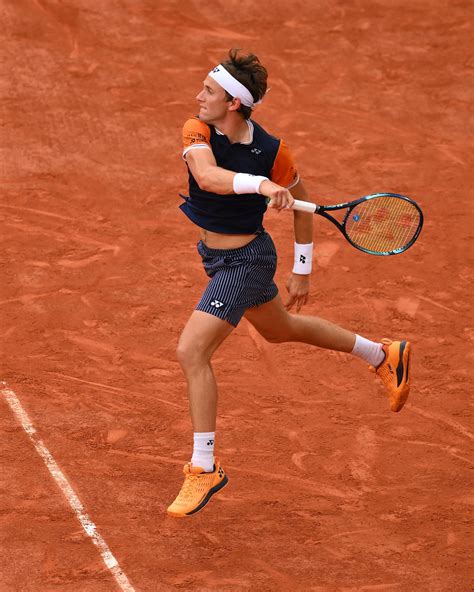French Open Casper Ruud Races Past Zverev Returns To Roland Garros