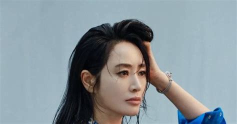 실물 느낌 난다는 김혜수 최근 화보 비하인드 