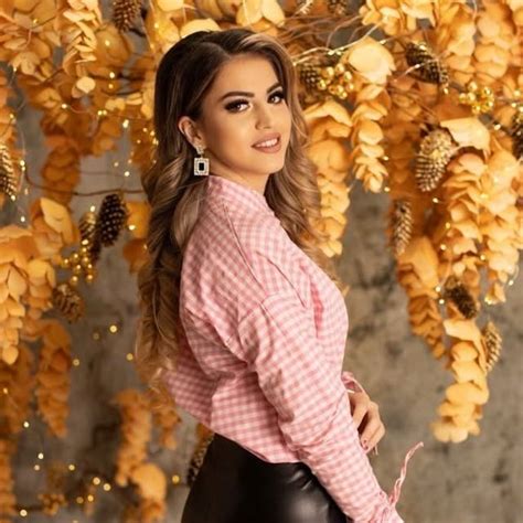 Sz Szilvi Szilvisz • Threads Say More