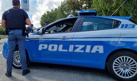 Neonata Trovata Morta In Un Cassonetto Per Vestiti Solo Giorni Fa Il