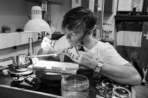 Jacek Ostrowski Galeria Yes Biżuteria Artystyczna Polskich Projektantów