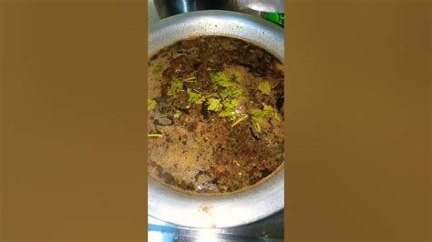சோறு தக்காளி ரசம் முட்டைகோஸ் தேங்காய் பொரியல் வெங்காய முட்டை வருவல்