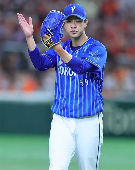 ＜巨・d＞4回、ピンチを切り抜けグラブをたたく平良（撮影・光山 貴大） ― スポニチ Sponichi Annex 野球