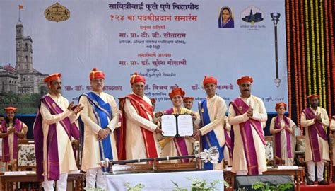 Savitribai Phule Pune Universitys 124th Graduation Ceremony Concludes