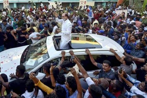Rajinikanth Unveils Mgr Statue In Chennai Photosimagesgallery 84557