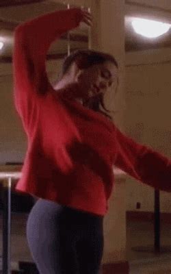 Jennifer Love Hewitt S Find Share On Giphy