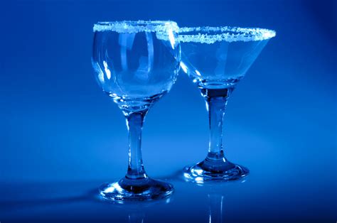 투명 유리 와인 글래스와 장식 심홍색 토닝 포토서제스트 0명에 대한 스톡 사진 및 기타 이미지 0명 개체 그룹 결정체