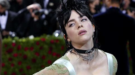 Billie Eilish Gesteht Ich Wusste Beim Lingerie Shooting Für Die Vogue