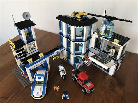 レゴ Lego シティ ポリスステーション 60141 メルカリ