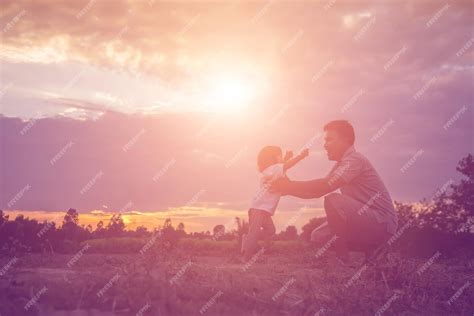 Premium Photo Side View Of Couple Kissing Against Sky During Sunset