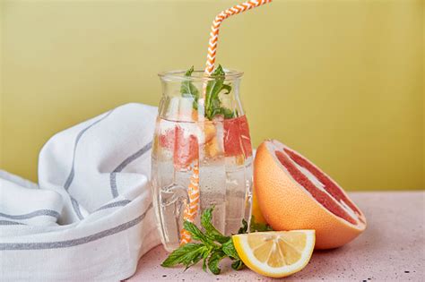 해독 비타민 물 감귤류를 곁들인 미적 신선한 칵테일 낮은 알코올 제로 프루프 음료 개념 0명에 대한 스톡 사진 및 기타 이미지 Istock